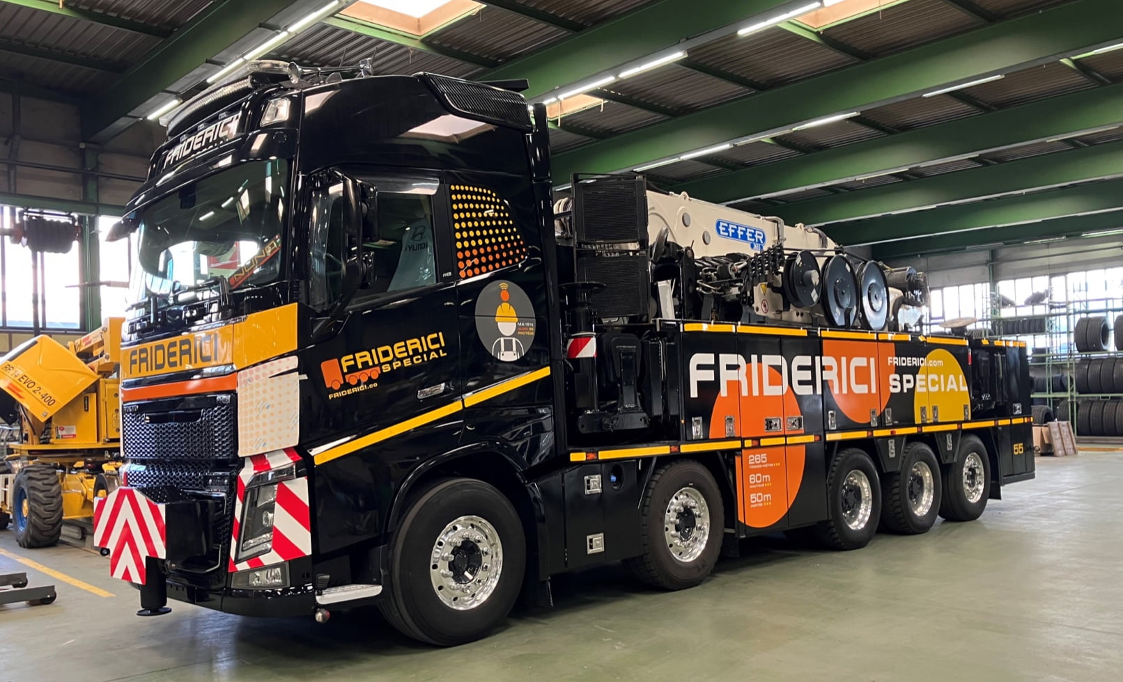 Your carrier's trucks with cranes | Friderici Spécial